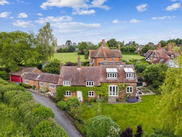4 bedroom detached house to rent