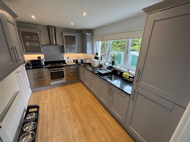 4 bedroom detached house to rent
