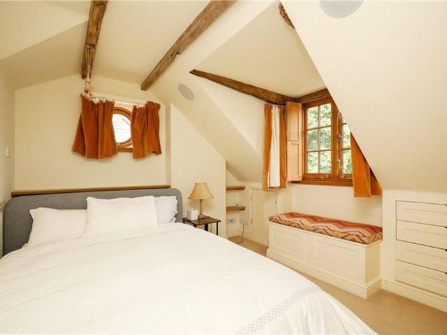 4 bedroom detached house to rent