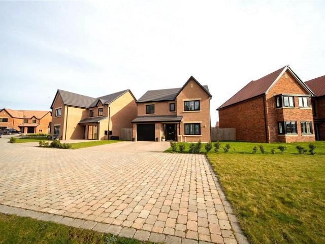 4 bedroom detached house to rent