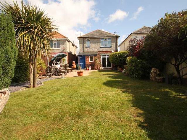 4 bedroom detached house to rent