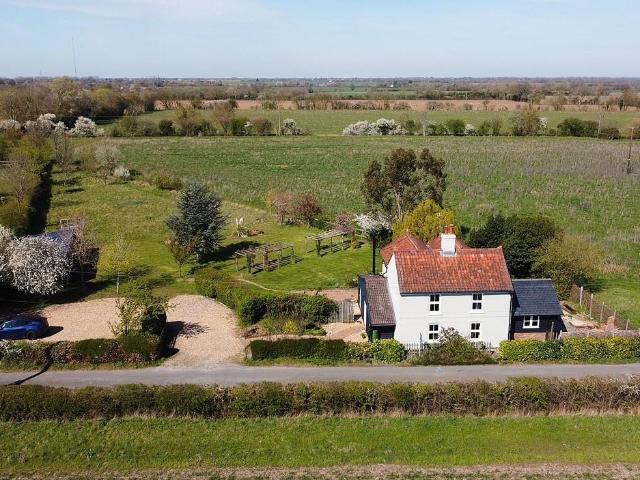 4 bedroom detached house to rent