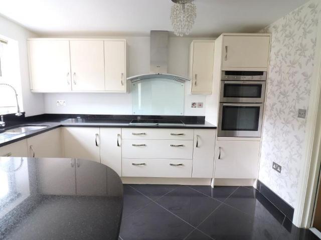 4 bedroom detached house to rent