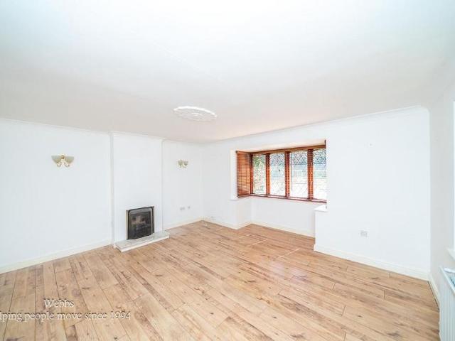 4 bedroom detached house to rent