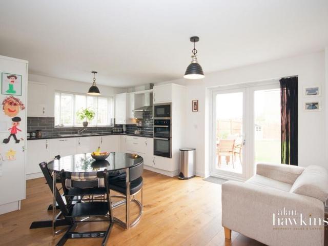 4 bedroom detached house to rent
