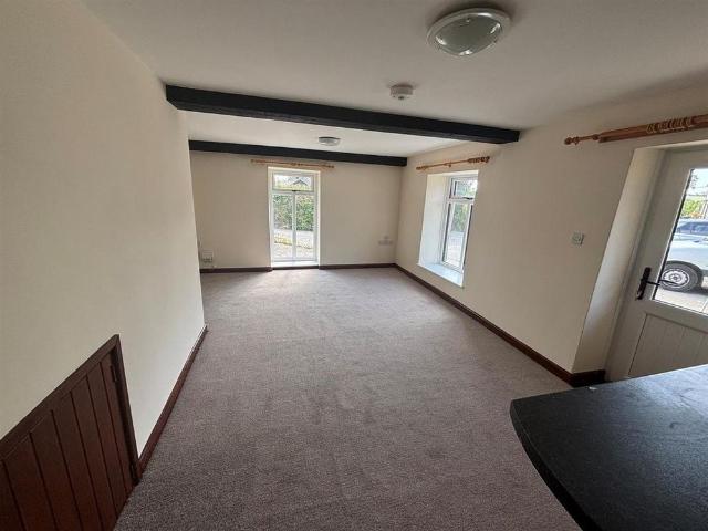 4 bedroom detached house to rent