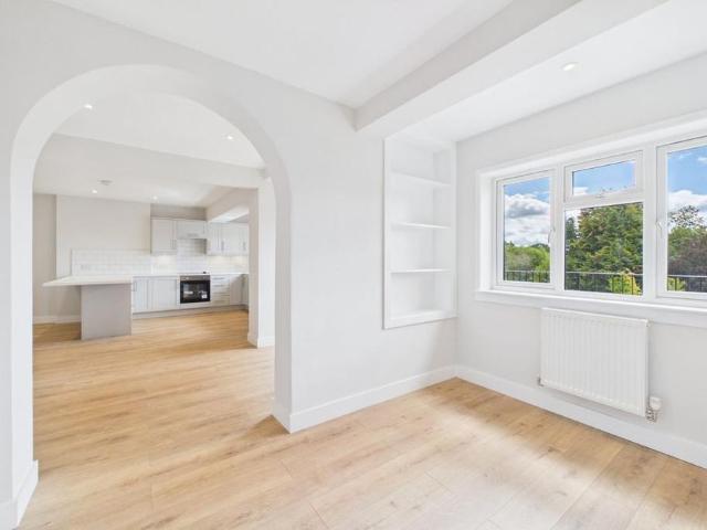 4 bedroom detached house to rent