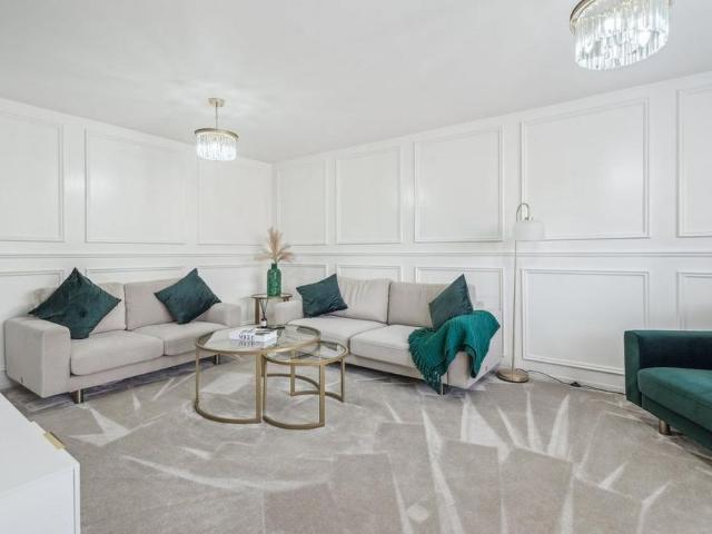 4 bedroom detached house to rent