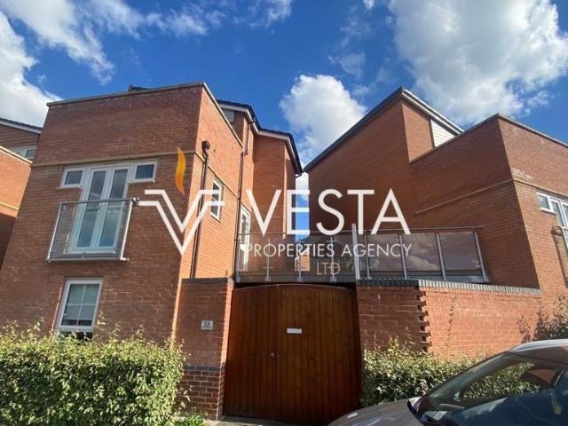 4 bedroom detached house to rent