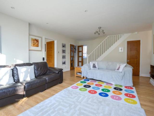 4 bedroom detached house to rent