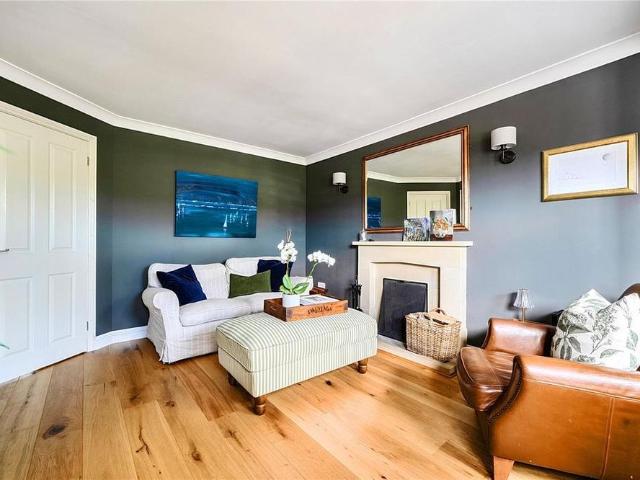 4 bedroom detached house to rent