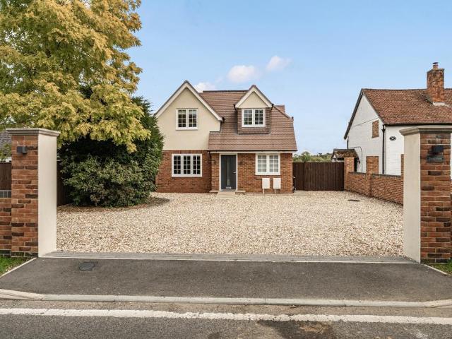 4 bedroom detached house to rent