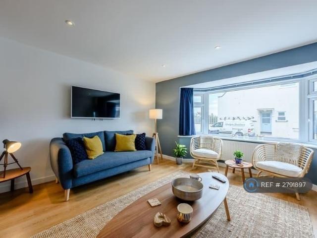 4 bedroom detached house to rent