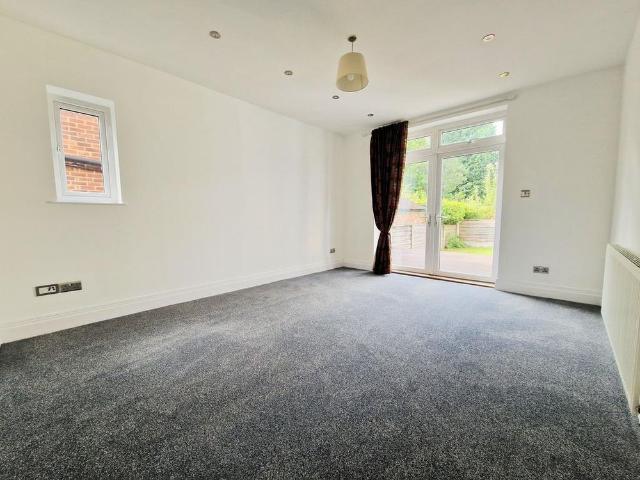 4 bedroom detached house to rent