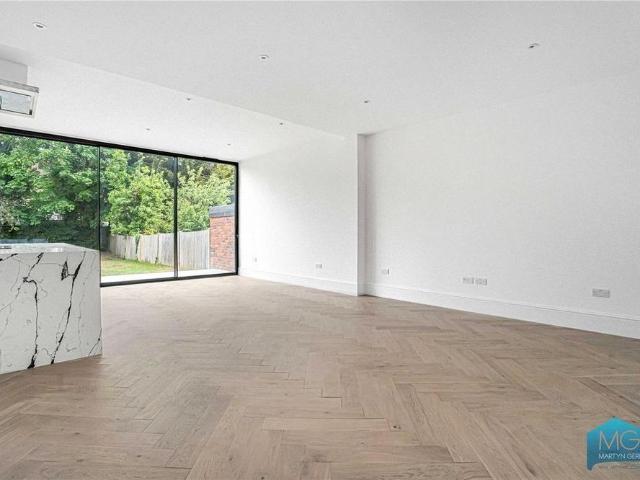 4 bedroom detached house to rent
