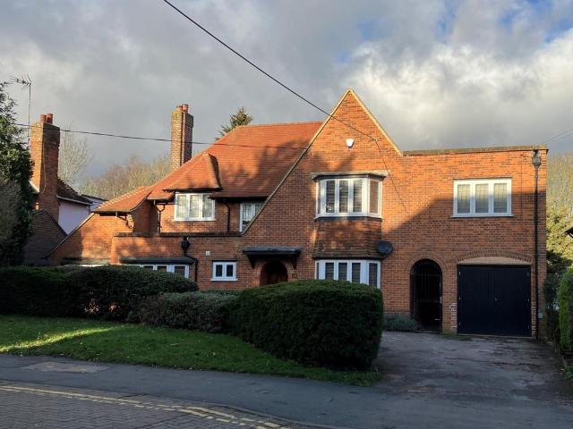 4 bedroom detached house to rent