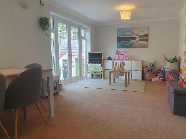 4 bedroom detached house to rent