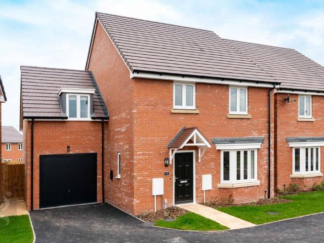 4 bedroom detached house to rent