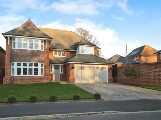 4 bedroom detached house to rent
