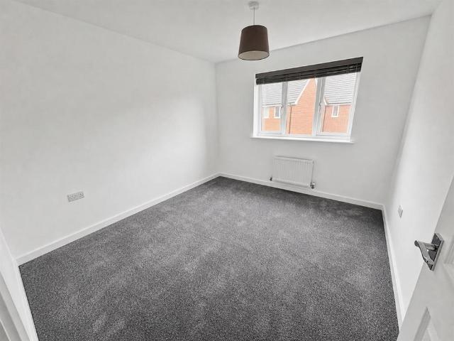 4 bedroom detached house to rent