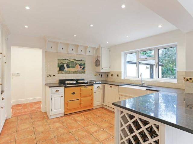 4 bedroom detached house to rent