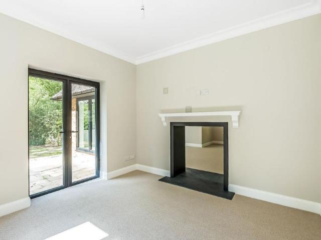 4 bedroom detached house to rent