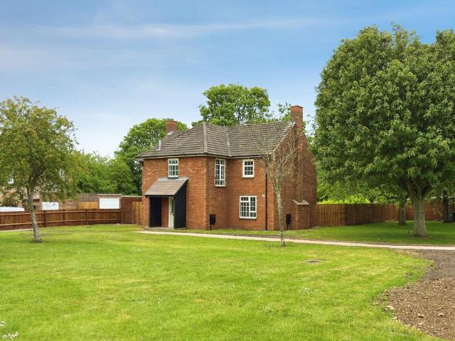 4 bedroom detached house to rent