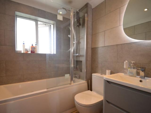 4 bedroom Detached house to rent