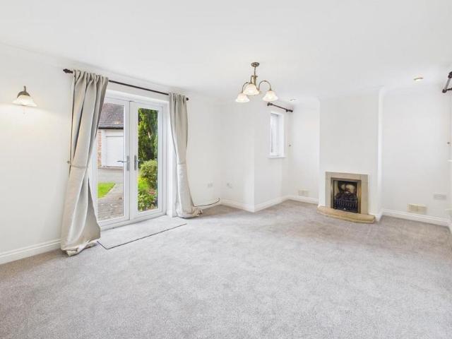 4 bedroom detached house to rent
