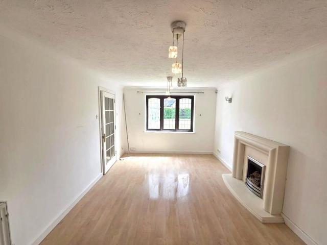 4 bedroom detached house to rent