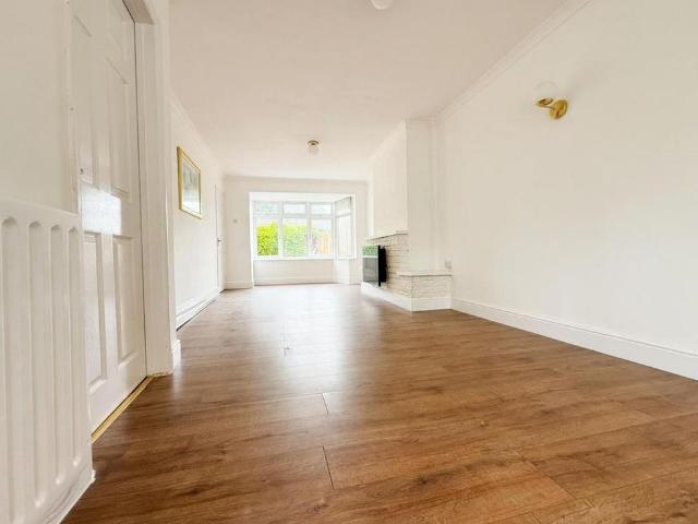 4 bedroom detached house to rent
