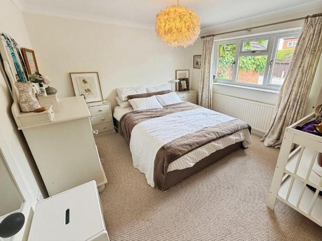4 bedroom detached house to rent