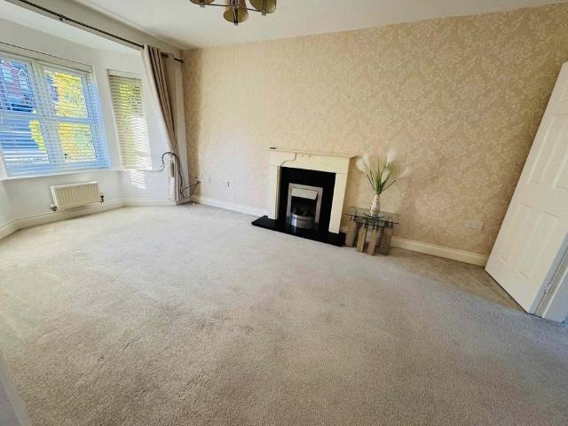 4 bedroom detached house to rent