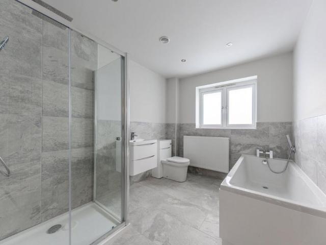 4 bedroom detached house to rent