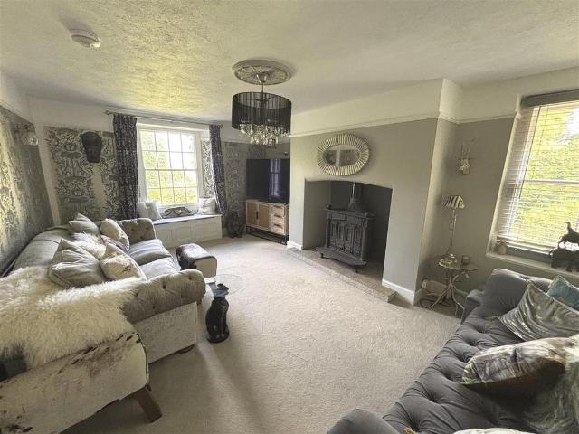 4 bedroom detached house to rent