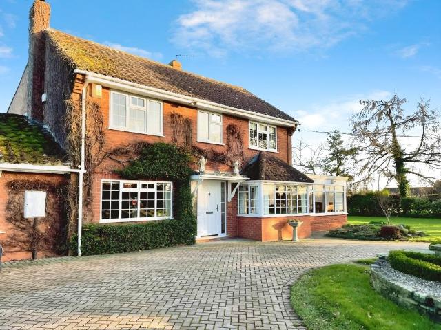 4 bedroom detached house to rent