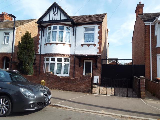 4 bedroom detached house to rent