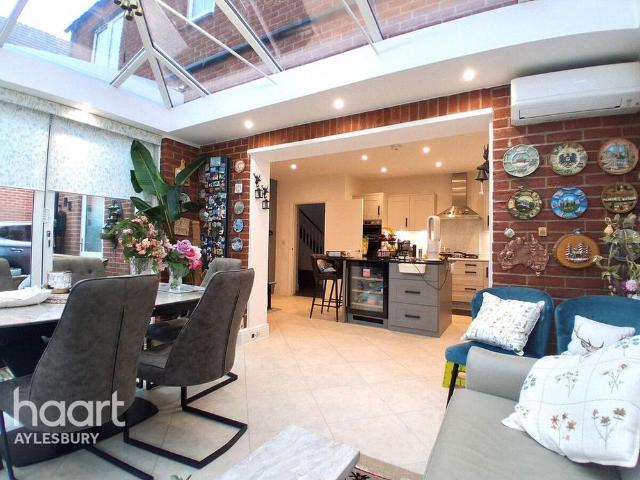 4 bedroom detached house to rent