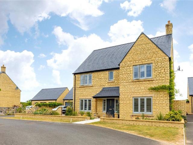 4 bedroom detached house to rent