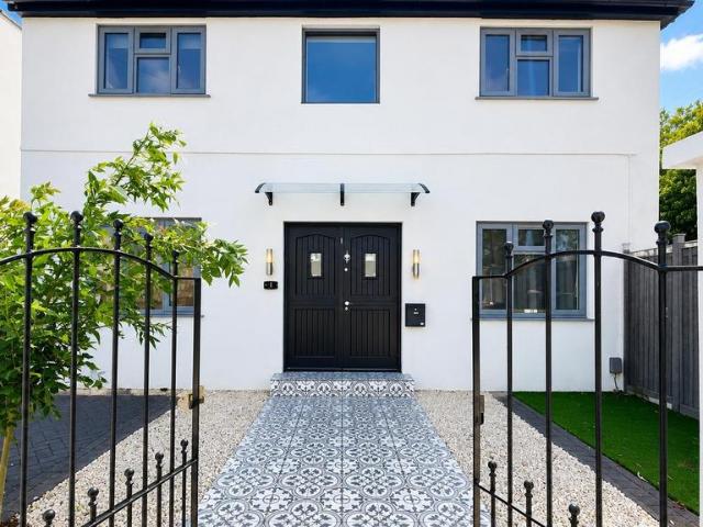4 bedroom detached house to rent