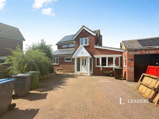 4 bedroom detached house to rent