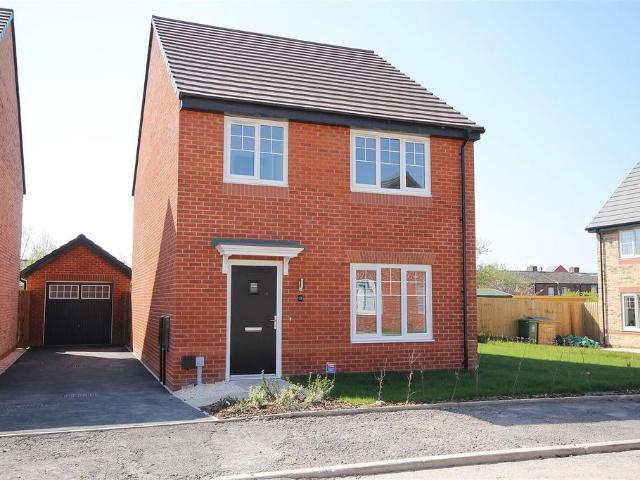 4 bedroom detached house to rent