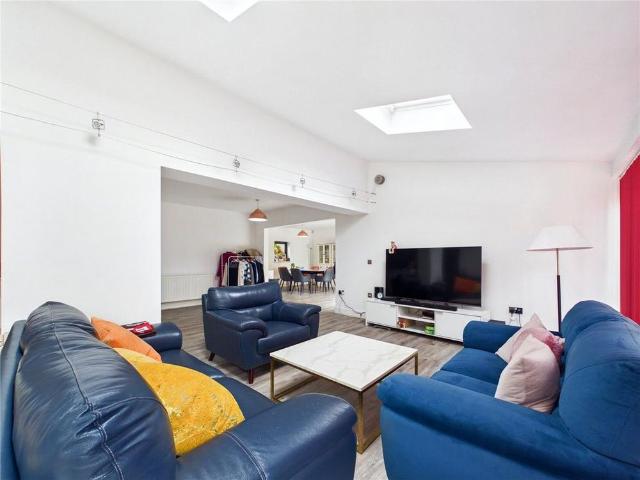 4 bedroom detached house to rent