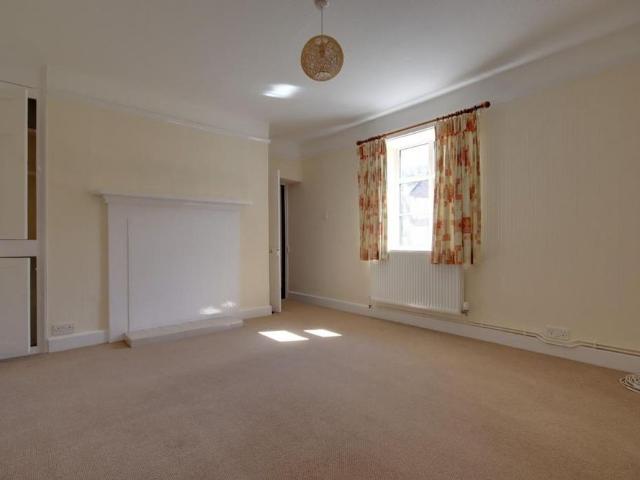 4 bedroom detached house to rent