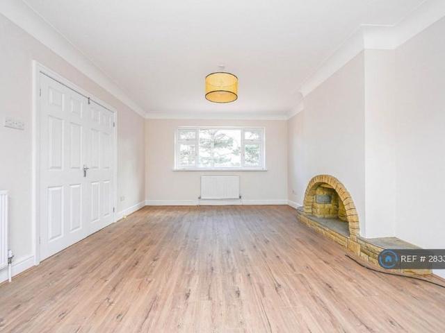 4 bedroom detached house to rent