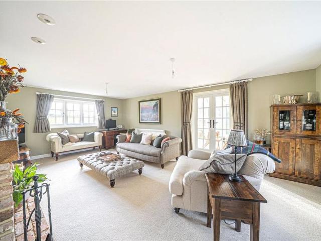 4 bedroom detached house to rent