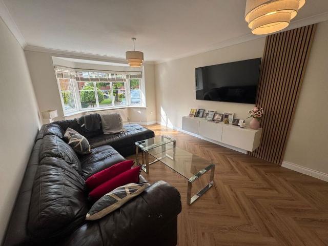 4 bedroom detached house to rent