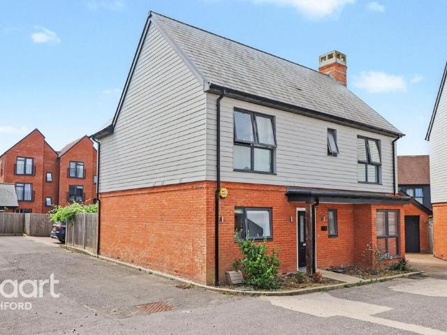 4 bedroom detached house to rent