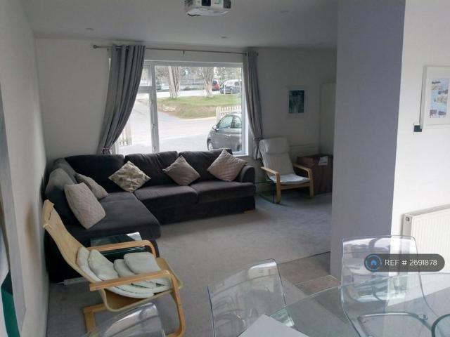 4 bedroom detached house to rent