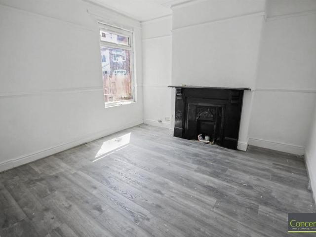 4 bedroom detached house to rent